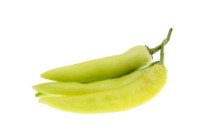 A Banana Pepper Guide: Colors, Uses, Origins, and More – The Spicy Trio